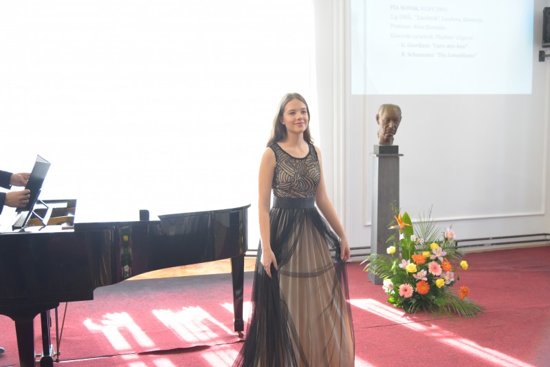 Pia Novak iz Lendave, v Srbiji prejela prvo nagrado na solopevskem ...