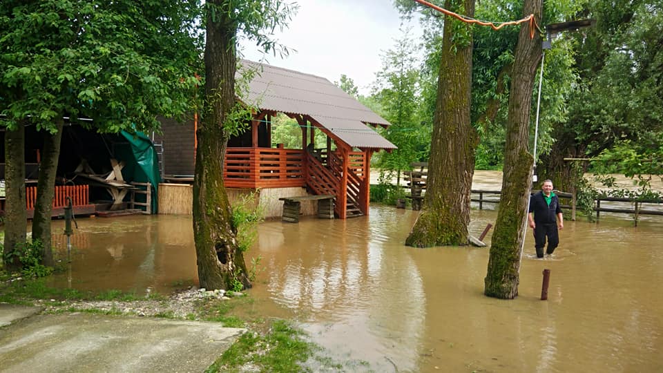 FOTO: Visok vodostaj reke Mure že popljavlja - Lendavainfo.com