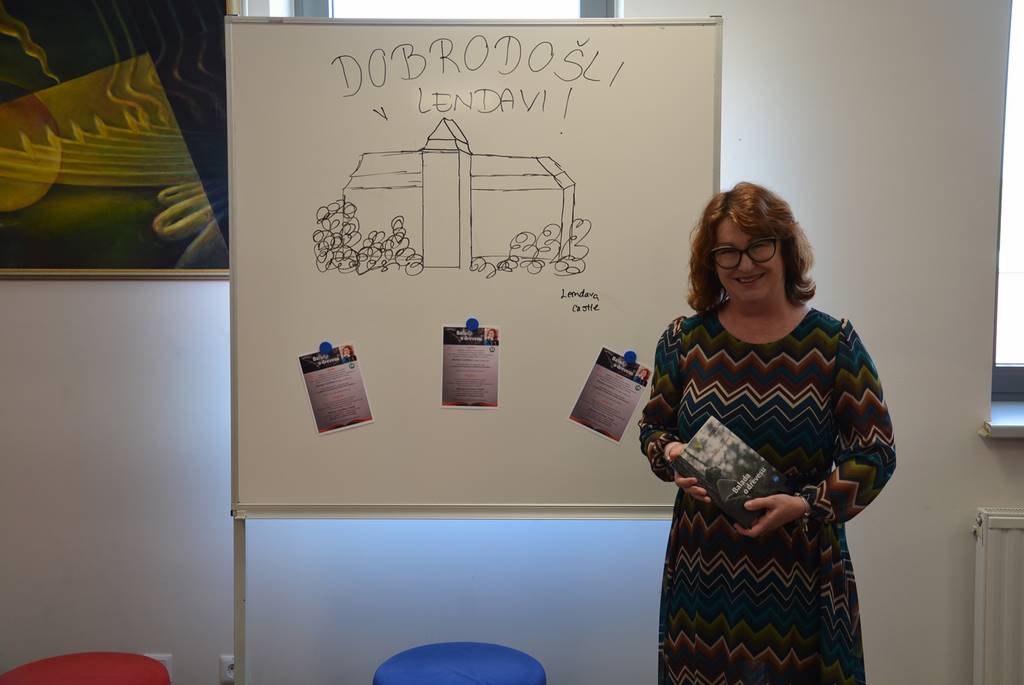 FOTO: Rastem s knjigo: Pogovor z avtorico knjige Balada o drevesu ...