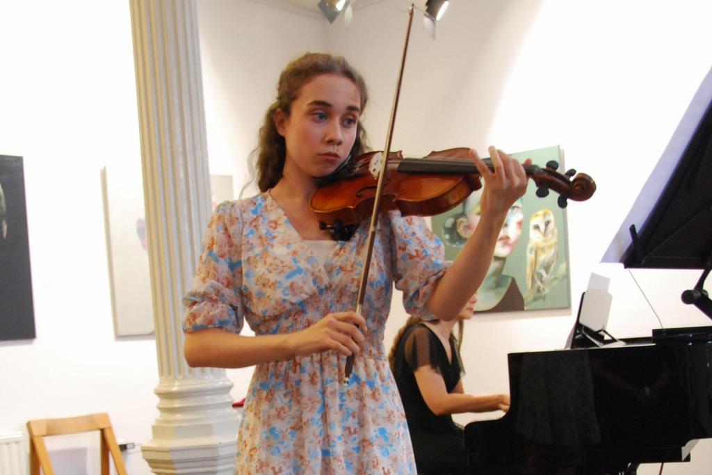 FOTO: V Sinagogi se je odvil prvi violinski recital mlade Lendavčanke ...